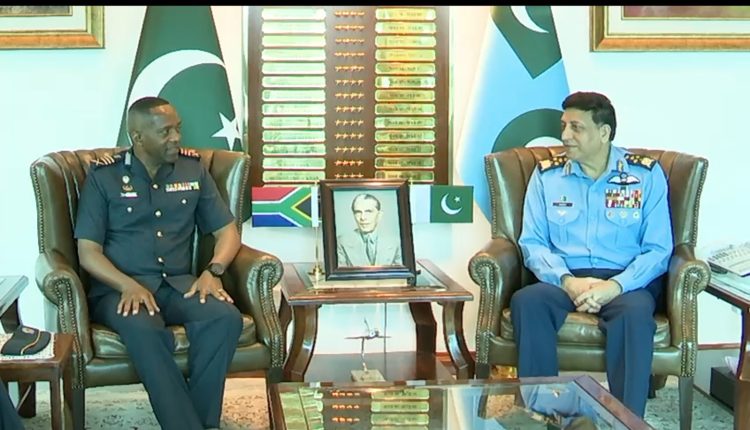 Lieutenant General Wiseman Simo Mbambo, Chief of the South African Air ...